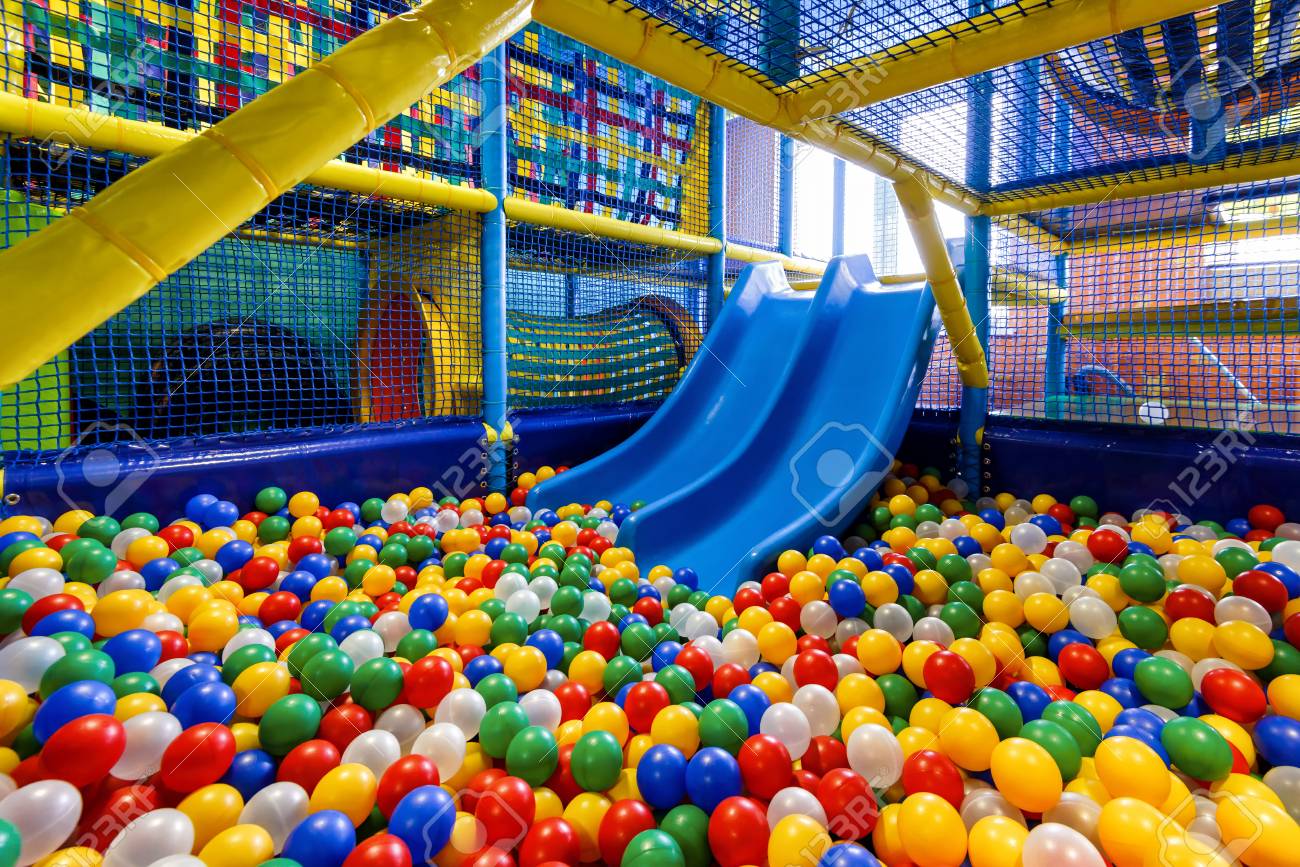 Profiter d'un parc de jeux d'intérieur pendant l'été